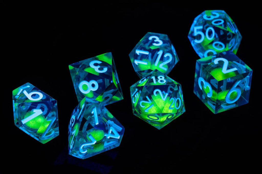 401 Games Canada - FanRoll - UV Reactive Liquid Core 7 Piece Dice Set ...